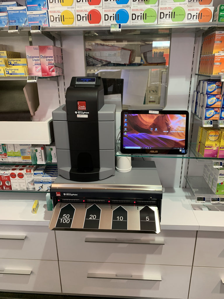 Caisse automatique CashGuard installée en Pharmacie